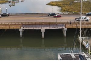Pedestrian Bridges with Cable Railings - Keuka Studios